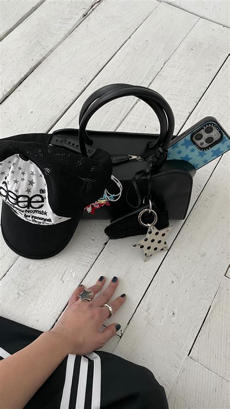 이융두 광고 ★★★★★ 이렇게 귀여운 모자 보신 분 💁‍♀️ 오늘은 Aeae 웹로고 매쉬 캡으로 스타일링을 해보았는데요 웬걸요 정말 너무 귀여운거 있쬬