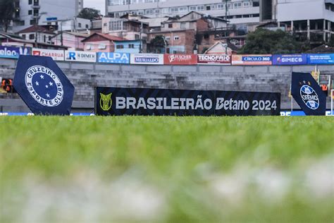 Chuteira De Ouro Harry Kane Dispara E Lidera Corrida