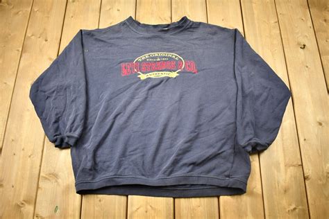 Vintage 1990s Levis Womens Embroidered Crewneck Sweatshirt 90s