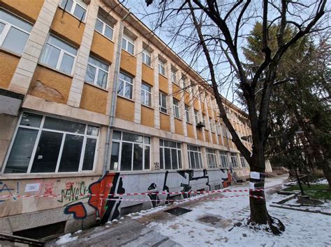 Продължава да се руши сграда в центъра на Силистра Кворум Силистра