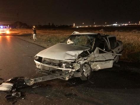 Hafif ticari araçla otomobil kafa kafaya çarpıştı 2si ağır 5 yaralı