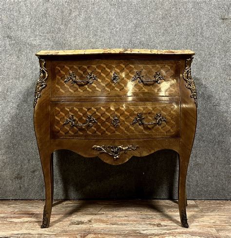 Proantic Commode De Dame Galbée Style Louis XV En Marqueterie