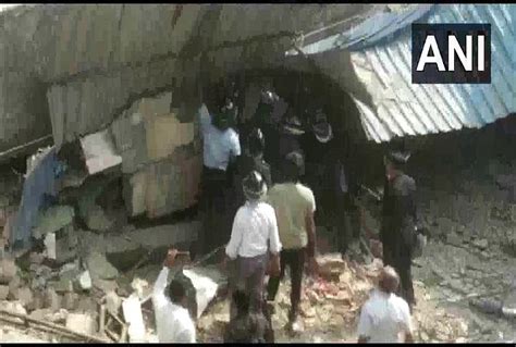 A Godown Collapses In Harihar Compound Of Mankoli In Bhiwandi Thane 7