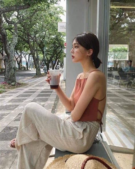 Pin By Keith Andraje On Minimalist Look Simple Trendy Outfits Summer