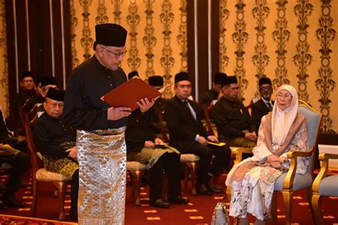 Anwar Takes Oath As Malaysias 10th Prime Minister Asia News
