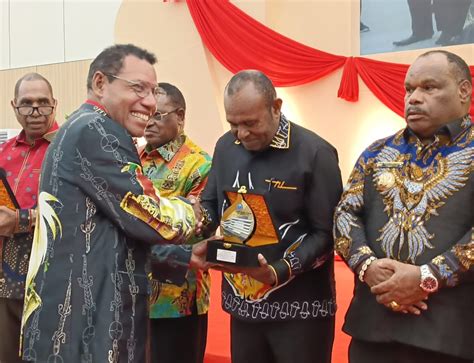 Bupati Sarmi Apresiasi Peresmian Kantor Sinode Gki Dan Amazing Grace