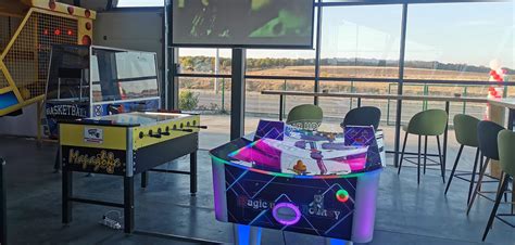 Extra Play Coffee And Gaming Club Гейминг клуб за деца Гейминг клуб Гейминг клуб с кафе