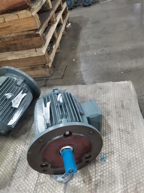 Variable Frequency Vfd Control Three Phase Ac Eletcric Motor Yxvf355 Speed Control Motor And