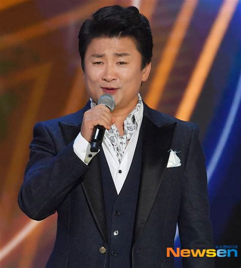 현진우 시원한 가창력 포토엔hd 손에 잡히는 뉴스 눈에 보이는 뉴스 뉴스엔