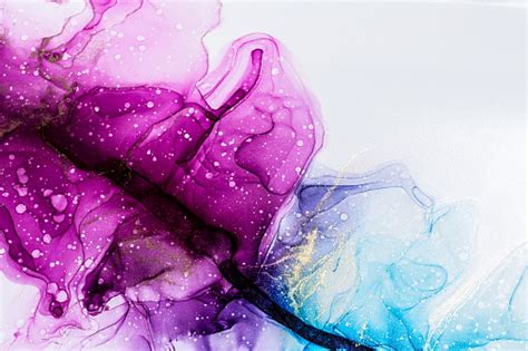 추상밝은 빛나는 컬러 유동적인 배경 황금 줄무늬가 있는 손으로 그린 알코올 페인팅 고해상도 배경 디자인을 위한 액체 잉크 기술