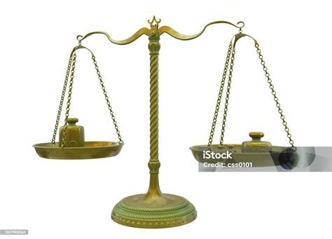흰색 배경에 격리 된 골동품 골드 황동 균형 저울 3d 일러스트레이션 개념에 대한 스톡 사진 및 기타 이미지 개념 결정 경매 Istock