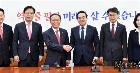 머니s포토 野박홍근·與윤재옥 협치 강조일하는 국회 함께 만들자