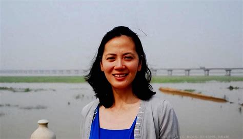 沈冰近照，外表看着很沧桑，她的现状是：已经低调地重回社会众人内心人生