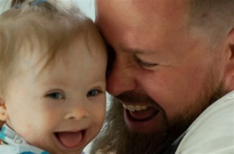 Un Padre Soltero Adopta A Un Niño Con Síndrome De Down Y Años Después