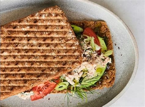 5 Elite Daily Editors Try The Viral Tunacado Sandwich To See If It S