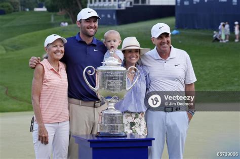 Scottie Scheffler Poses For A Photo With His Mother Diane Father Scott