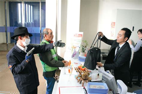 特殊詐欺と銀行強盗に対応 東広島署がろうきんで訓練 東広島デジタル