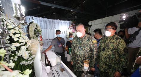 ABS-CBN News - TINGNAN: Bumisita si PNP chief Debold Sinas sa burol ng ...