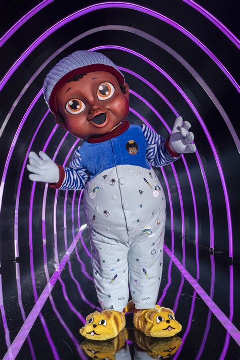 Foto Famosos mascarados do The Masked Singer incluem Bebê Purepeople