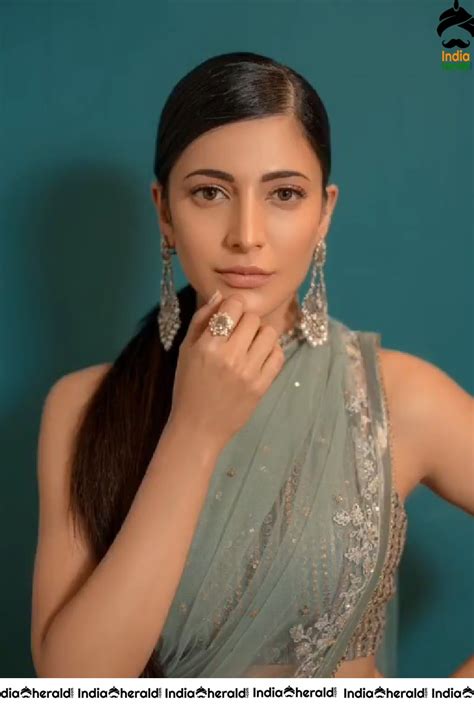 Shruti Haasan Hot Photoshoot In Saree Exposing Her Sexy Hip