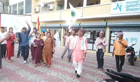 सँगै घरदैलोमा निस्किए एमाले र राप्रपाका उम्मेदवार