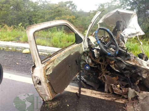 Colisão Entre Carro Caminhão E Carreta Mata Dois Homens Na Br 364