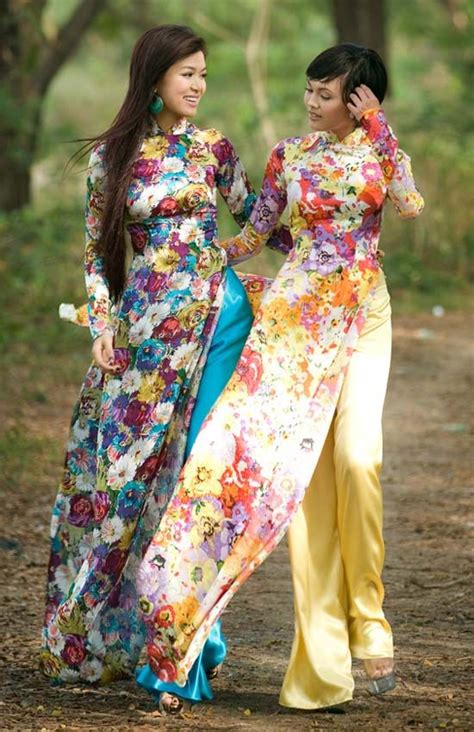 Premium Photo Beautiful Women In Ao Dai Vietnam Traditional Dress