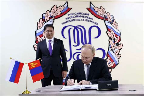 Ерөнхийлөгч У Хүрэлсүх В В Путин нар Г В Плехановын нэрэмжит сургуульд зочиллоо Монгол Улсын