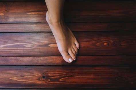 Left Foot Itching Female Superstition Is It Good Or Bad Luck