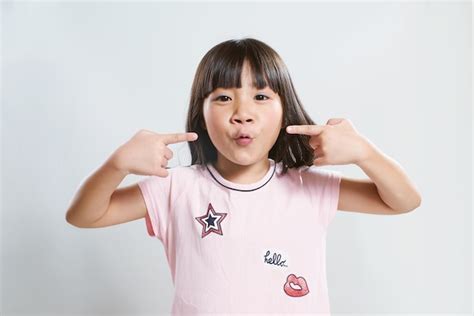 Retrato De Niña Asiática Linda Jovencita Foto Premium