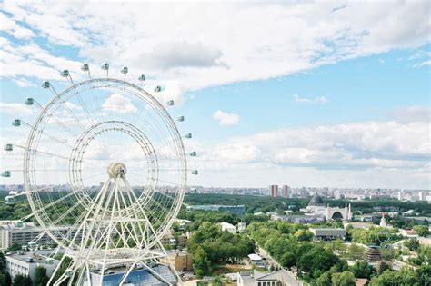 На ВДНХ открылось крупнейшее в Европе колесо обозрения «Солнце Москвы»