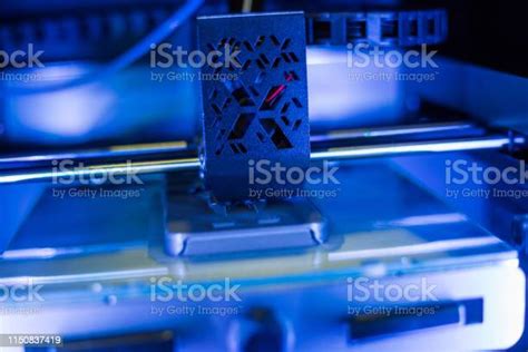자동 3d 프린터 기계에 플라스틱 모델을 인쇄 하는 과정 0명에 대한 스톡 사진 및 기타 이미지 0명 3차원 인쇄 3차원 형태 Istock