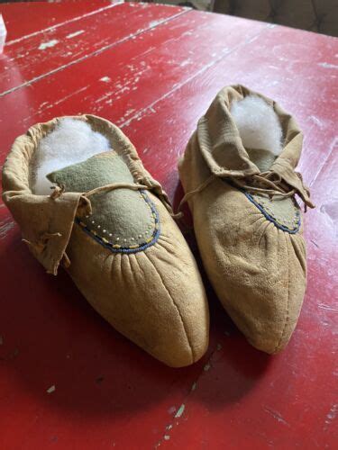 Antique 1920s Native American Indian Chippewa Beaded Mocassin Shoes