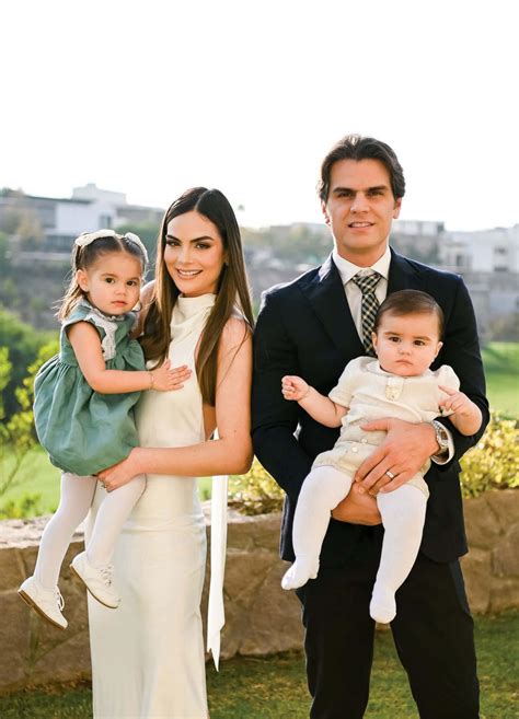 Ximena Navarrete Nos Comparte ImÁgenes InÉditas Del Bautizo De Su Hijo