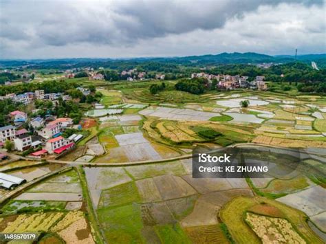 中国湖南省の農村住宅と牧歌的な風景の空撮 カラー画像のストックフォトや画像を多数ご用意 カラー画像 中国 人物なし Istock