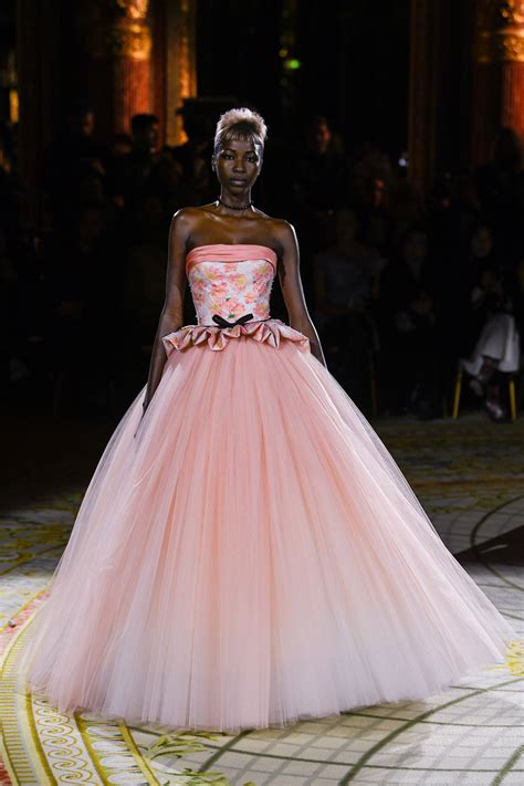 Viktor Rolf Couture Spring 2023 PHOTOS