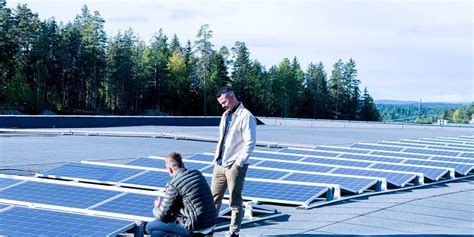 Installerte 1400 Solcellepanel På Ett Tak Norgeseliten Næring