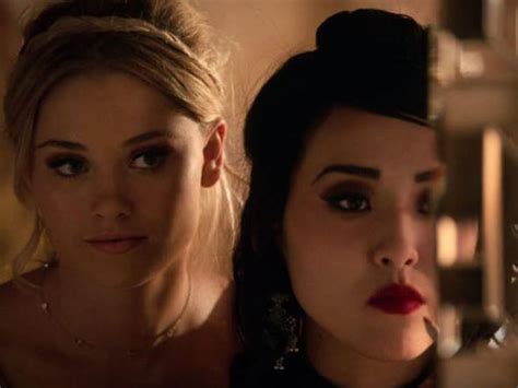 15 Lesbian And Bisexual Characters On Tv Were Obsessed With