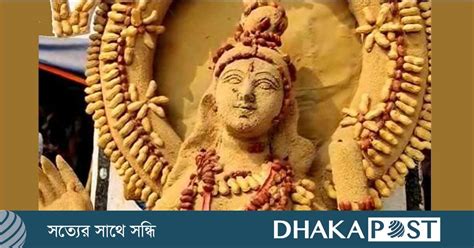 দুর্গাপূজার থিমে ভুবন বাদ্যকরের কাঁচা বাদাম
