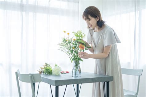 『部屋に飾ってはいけない花』4選そう言われている理由とおすすめの花とは シュフーズ