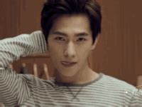 杨洋可爱男神帅哥gif动图 动态图 表情包下载 SOOGIF