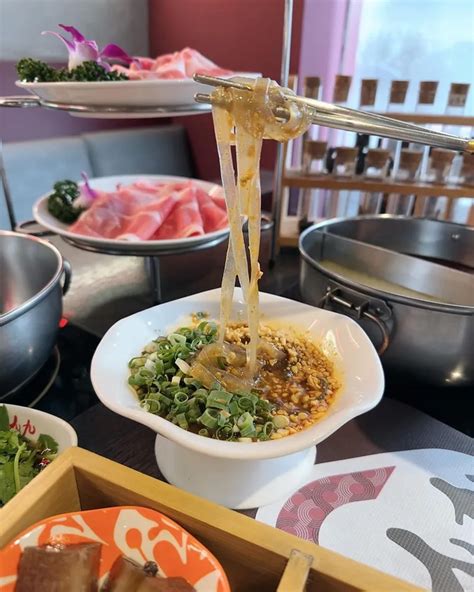 「紅九九個人麻辣鴛鴦鍋」台北松山區美食！鮮美肉品、精緻料理、兼具寬敞環境、是火鍋愛好者最佳選擇！ 現在夯什麼