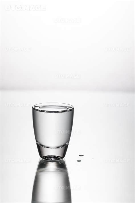 가득 찬 소주와인잔 유토이미지 상세페이지 베이직샵 사진 20312131