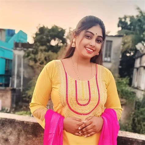Moumita Debnath (@moumita_official_06) • Threads, Say more