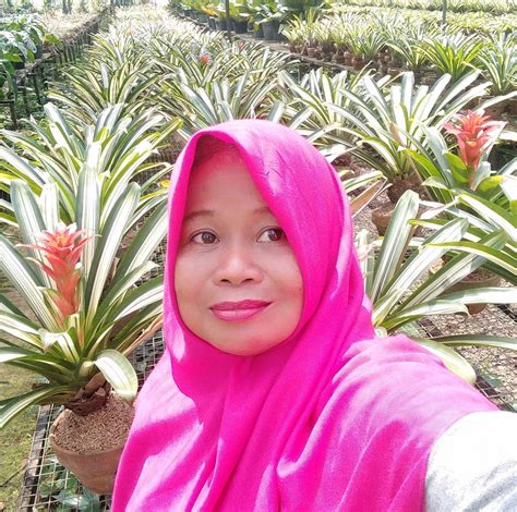 Sri Subekti Pecinta Tanaman Hias