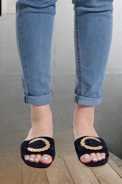 Thick Buckle Detail Black Sandals