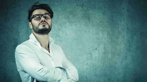 Can Overconfidence Raise Your Social Status