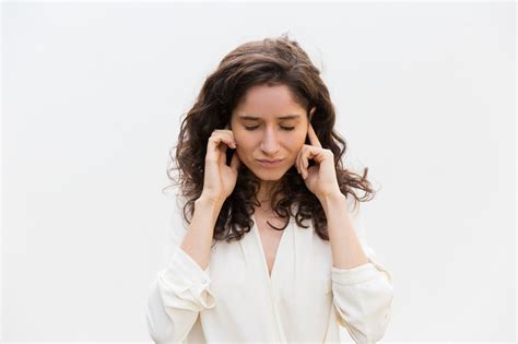 5 Common Reasons Why Your Ears Feel Clogged What To Know