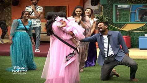 Adi Reddy S Wife And Daughter Enter The Bigg Boss Telugu House Filmibeat