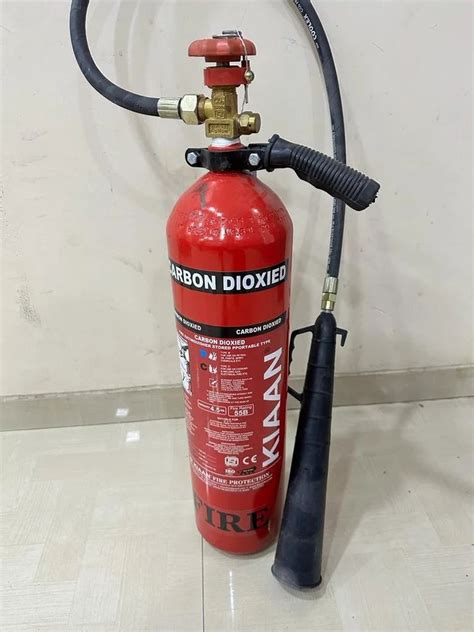 Safe Pro Carbon Steel Co2 Fire Extinguisher At ₹ 3800 In Surat Id